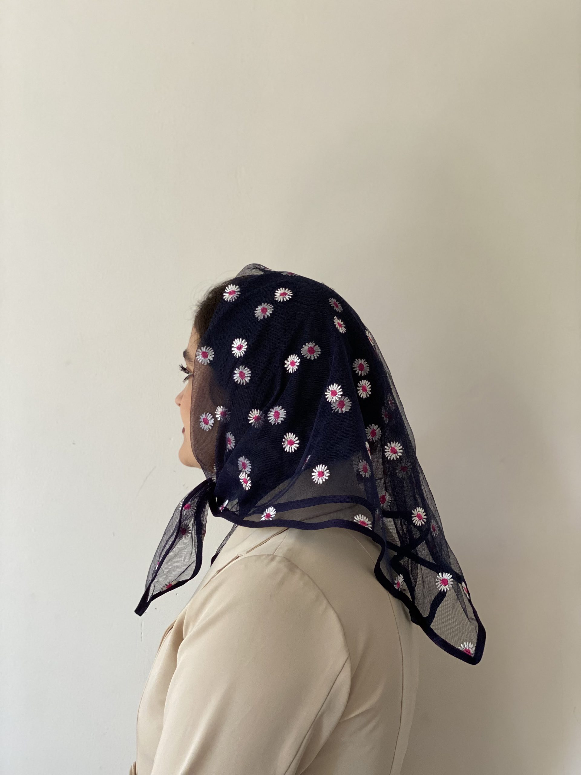 مینی اسکارف بابونه توری – فروشگاه الی باباطاهری